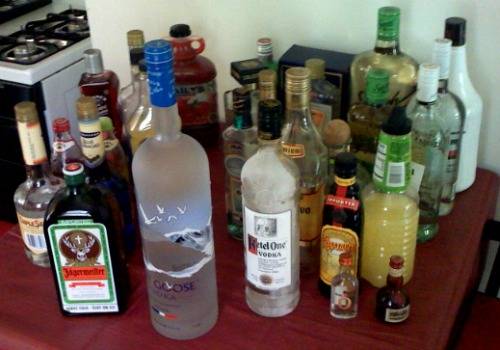 stocking a liquor cabinet | www.stkittsvilla.com